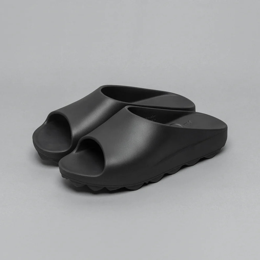 【PPACO】LUX-2 (AIR STUDDED SOLE®) BLACK / BLACK – Butterfly Clutch